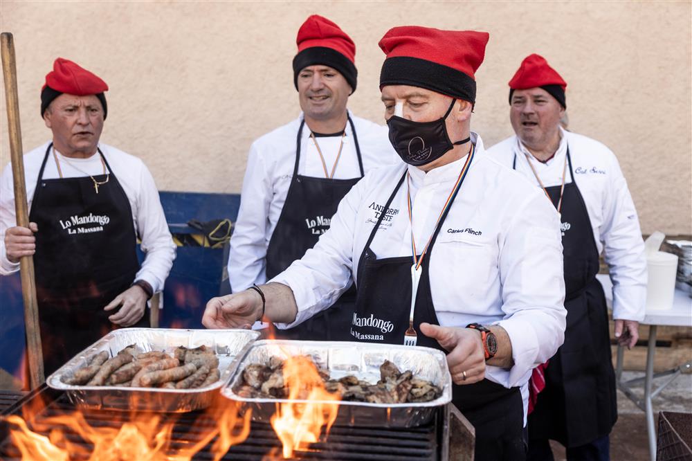 Èxit de la primera festa de lo Mandongo, centrada amb la tradició de la ...